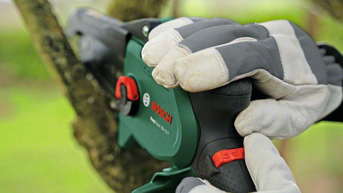 BOSCH EasyChain 18V-15-7 aku řetězová prořezávací pila 18V 1x 2,5Ah ...